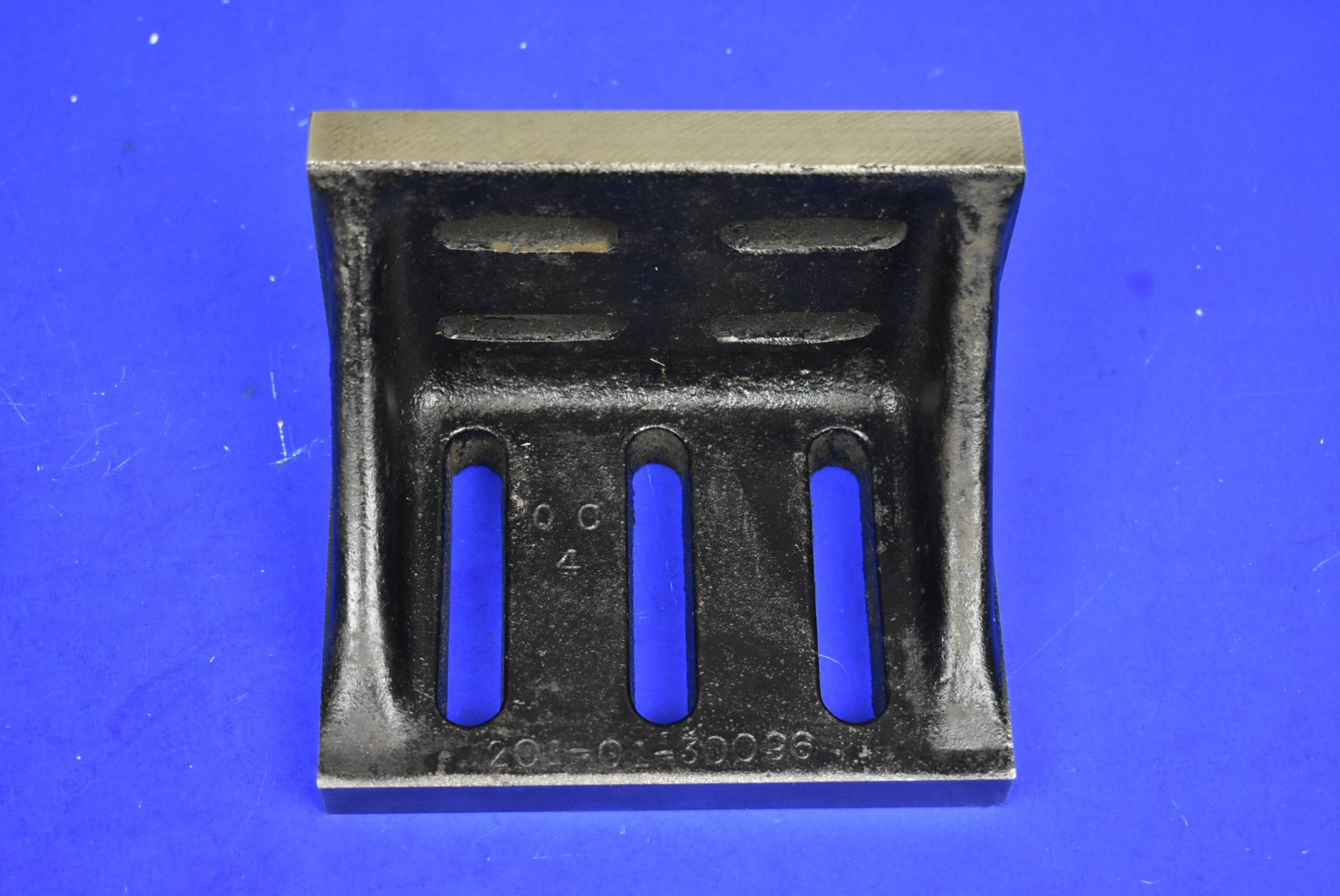 Eclipse 201 Cast Iron Webbed Angle Plate, 5" x 4" x 3" 80217287 - G&M Tools